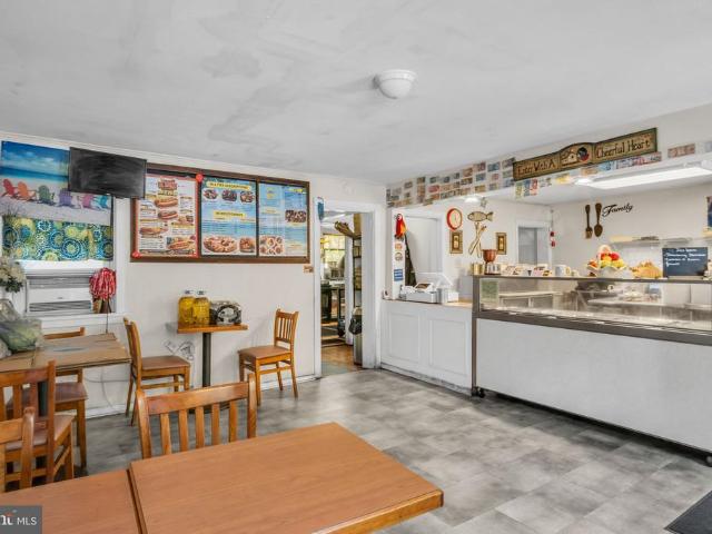 10 W Pomfret Street