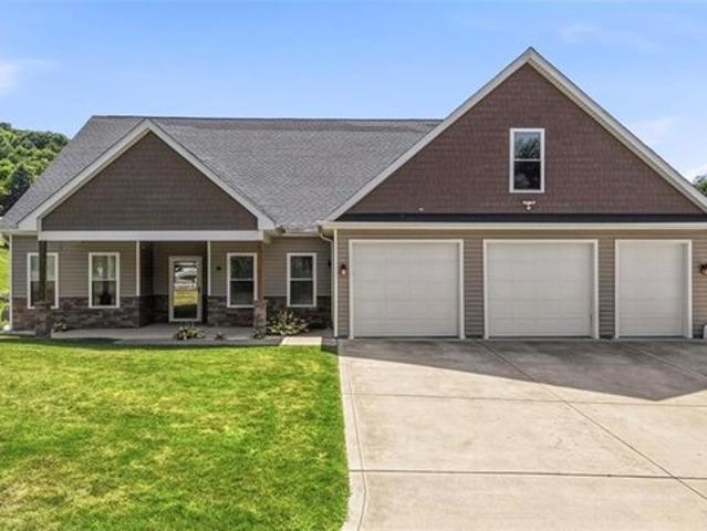 10 Walker St, Oakdale, PA 15071