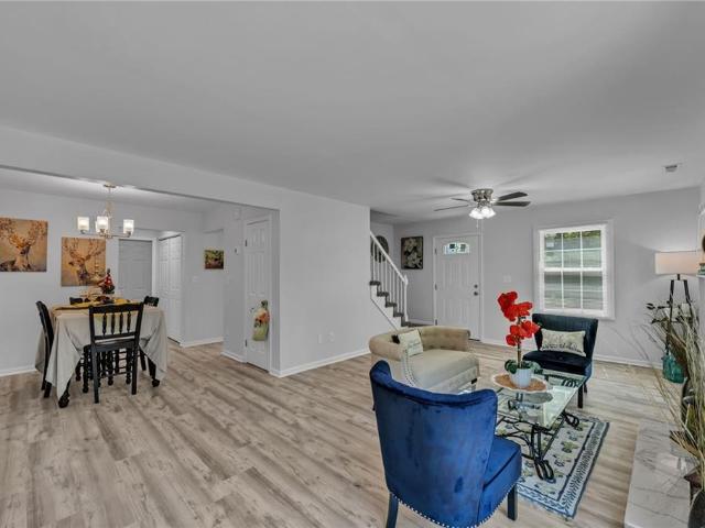 10 Warwick CIR