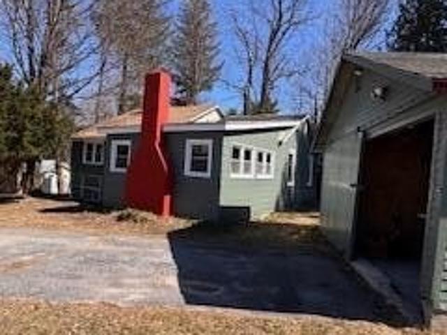 10 Warren St, Bridgton, ME 04009