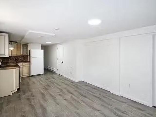 10 Weathervane Way, Dix Hills, NY 11746