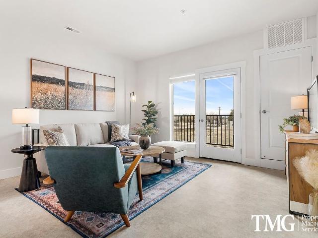 10 West at the Resort at Hansen Park 2 Bedroom Apartment for Rent at 7960 W 10th Ave, Kennewick, WA 99336