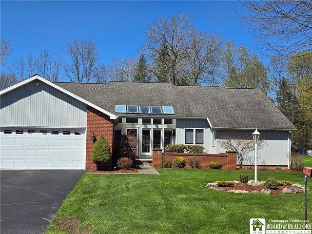 10 Westbury Ct, Jamestown, NY 14701