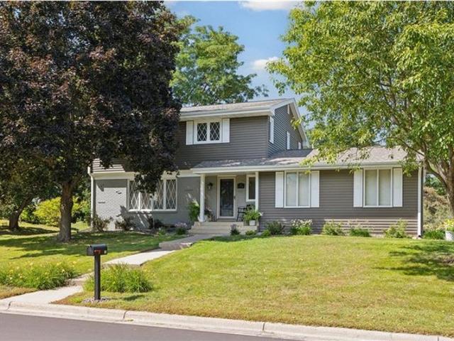 10 Western Ter, Golden Valley, MN 55426