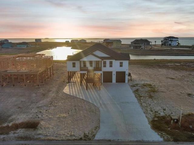 10 Westpointe Drive, ROCKPORT, TX 78382