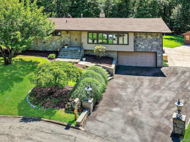 10 Wesley Ct, Congers, NY 10920 | MLS #967332 | Compass