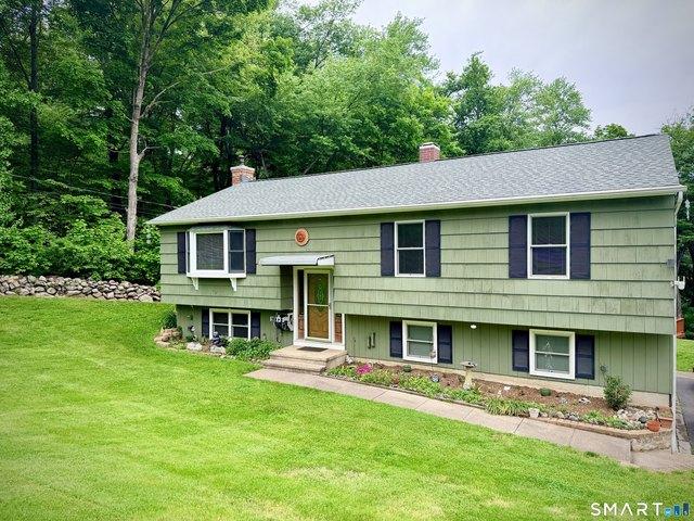 10 White Birch Ln, Beacon Falls, CT 06403