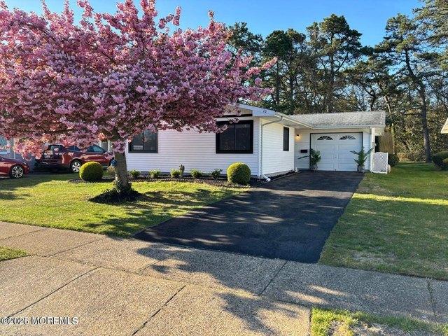 10 Whitman St, Brick, NJ 08724