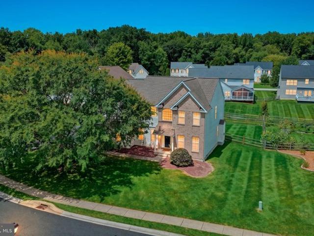 10 Whirlaway Dr, Bear, DE 19701