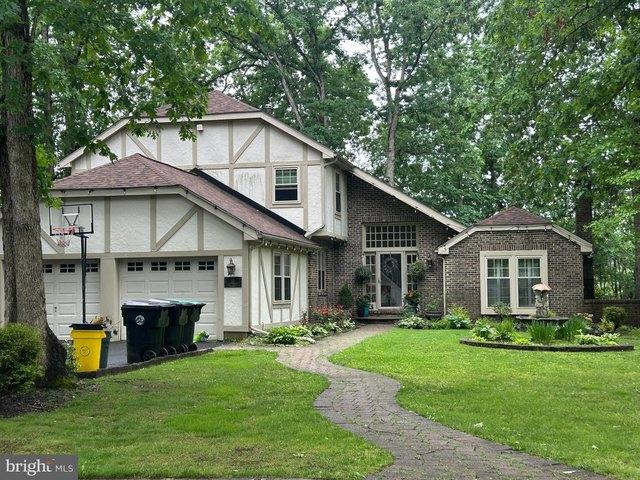 10 Winfield Dr, Berlin, NJ 08009