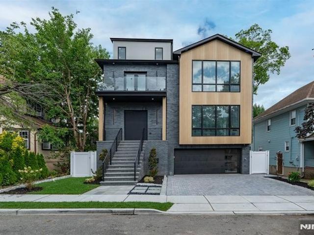10 Williams Ter, Cliffside Park, NJ 07010