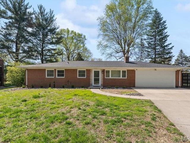 10 Wood Dr, Swansea, IL 62226