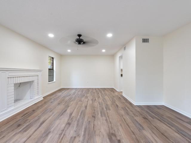 10 Woodbridge Drive