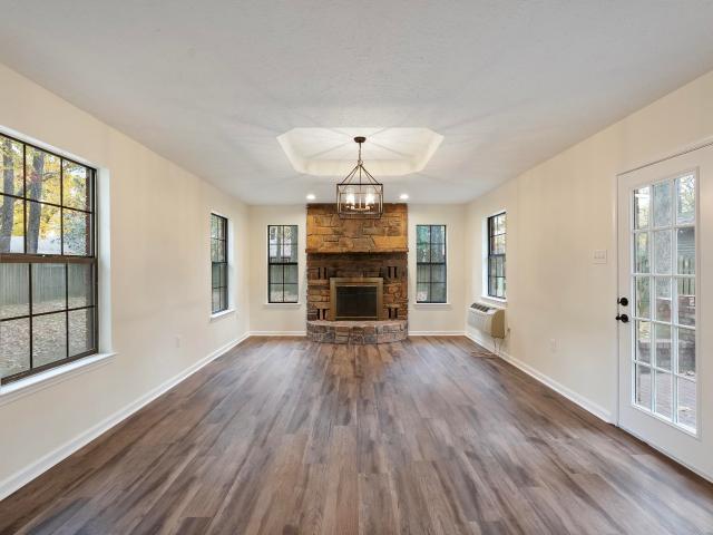 10 Woodbridge Drive