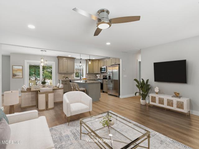 10 Woodbury Court