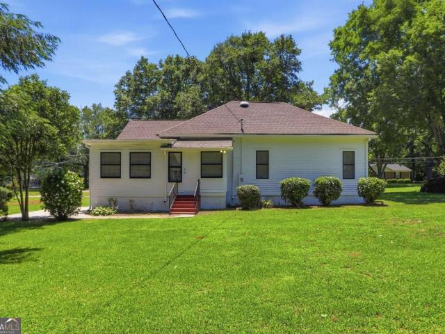 10 Woodlawn Avenue