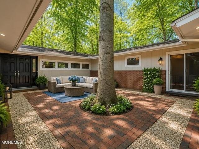 10 Woodland Ter, Lincroft, NJ 07738