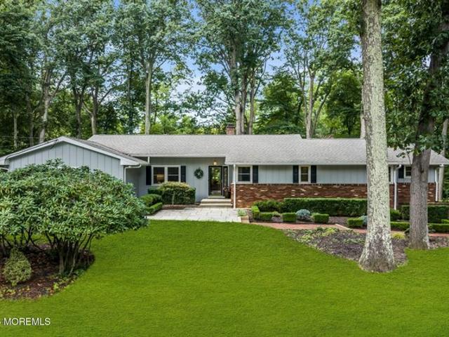 10 Woodland Dr, Colts Neck, NJ 07722