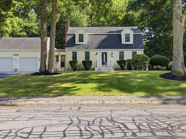 10 Wynnwood Cir, Bridgewater, MA 02324