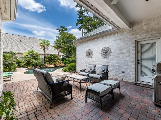 10 Acorn Cluster Ct, The Woodlands, TX 77381 | MLS #27927 | Compass