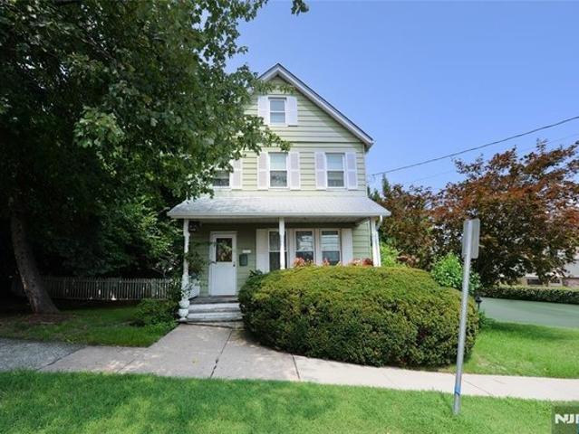 10 Ackerman Ave, Emerson, NJ 07630