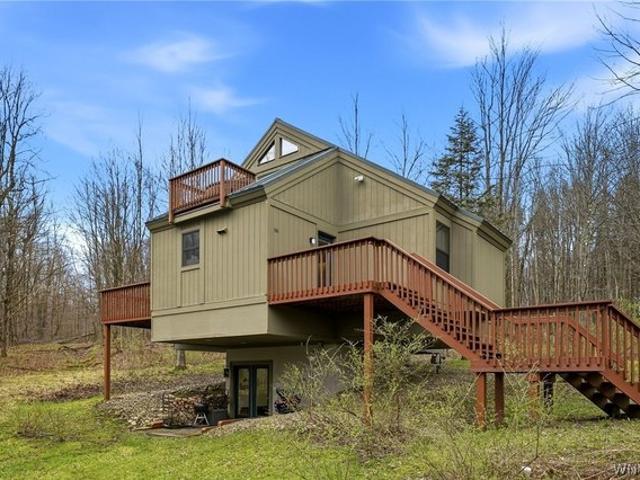 10 Abbott Hill Road Ext, Boston, NY 14025