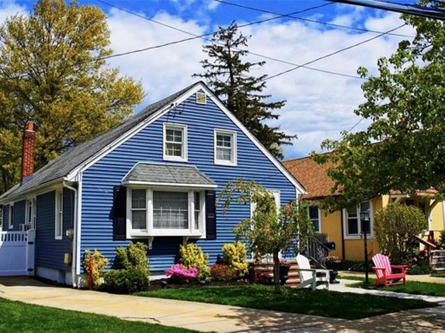 10 Aberdeen St, Malverne, NY 11565