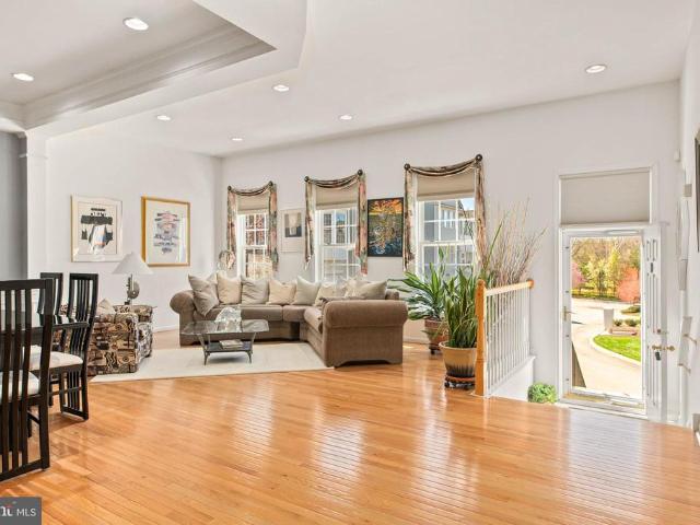 10 Almond Court
