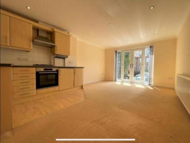 10 Albert Road, Kent TN9, 2 bed flat to rent, £1,450 pcm | PrimeLocation