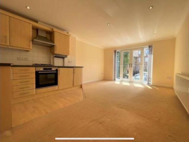10 Albert Road, Kent, TN9 2 bed flat to rent £1,450 pcm £335 pw
