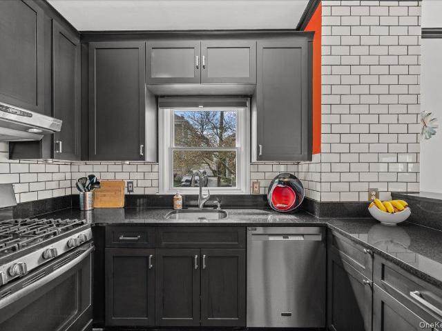 10 Anderson Avenue