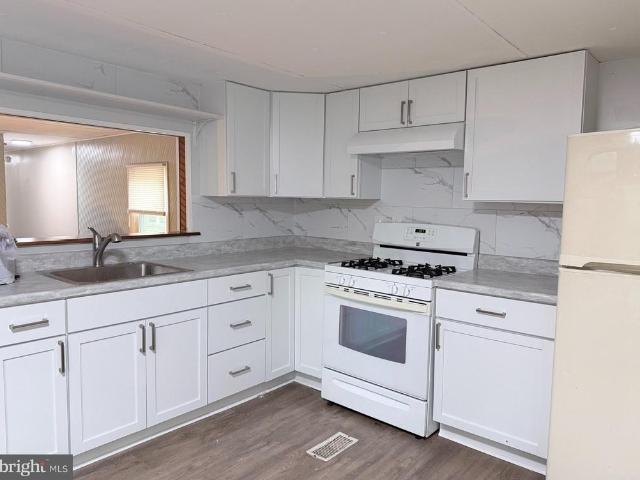10 Ashwood Drive