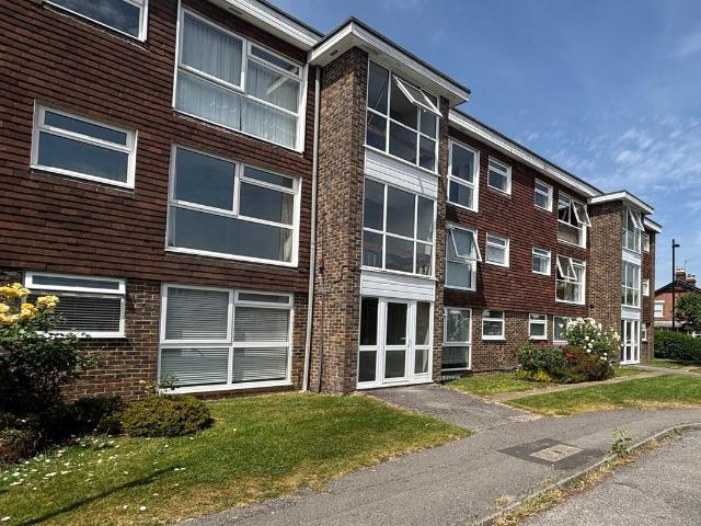 10 Ashcroft Court, Winton Road, Petersfield, Hampshire GU32, 2 bed flat to rent, £1,200 pcm | PrimeLocation