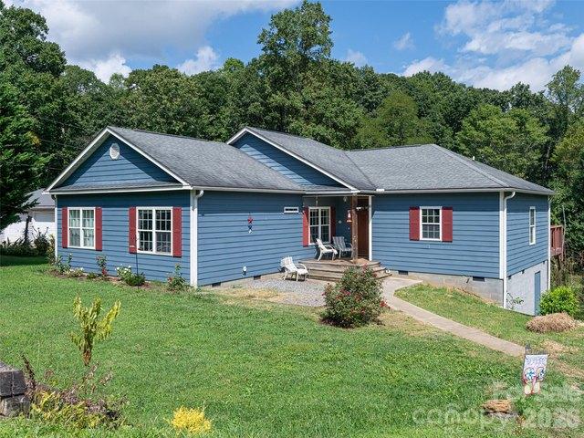 10 Ashe Rd, Candler, NC 28715