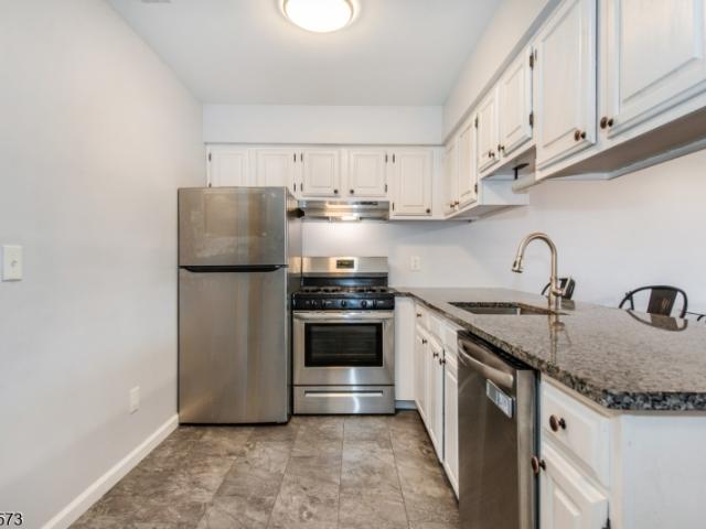 10 Augusta Dr # 9
