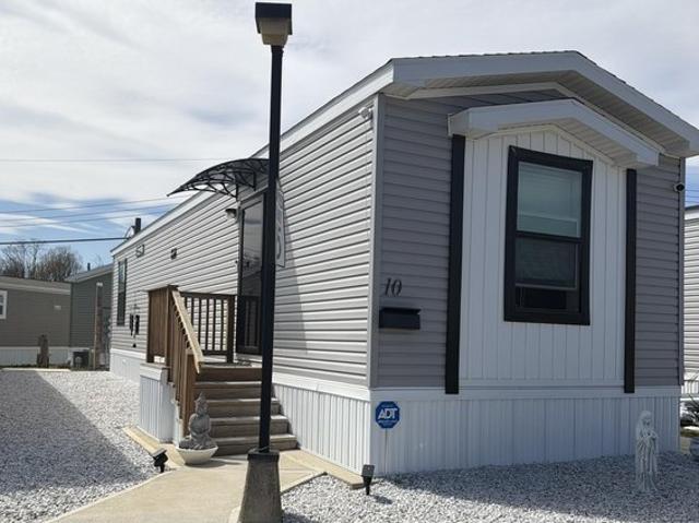 10 Avenue B, Hazlet, NJ 07734