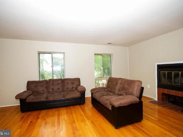 10 B Lee Street W # R72