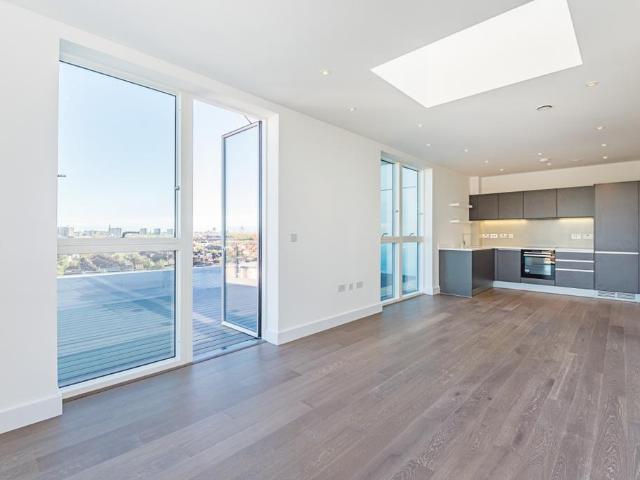 10 Banister Road London W10 1 bed flat to rent £2,300 pcm £531 pw