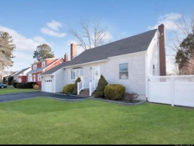 10 Bainbridge Ave, Melville, NY 11747 | MLS #967776