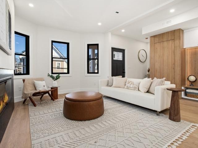 10 Bartlett St, Unit 2, Somerville, MA 02145 | MLS #73487 | Compass