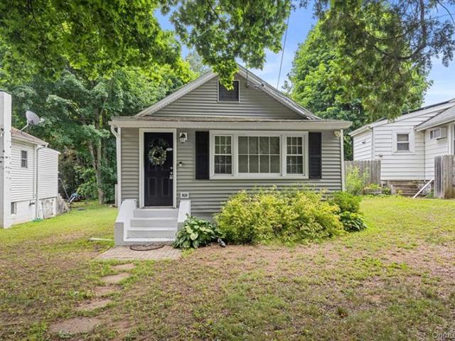 10 Batavia Rd, Patterson, NY 12563