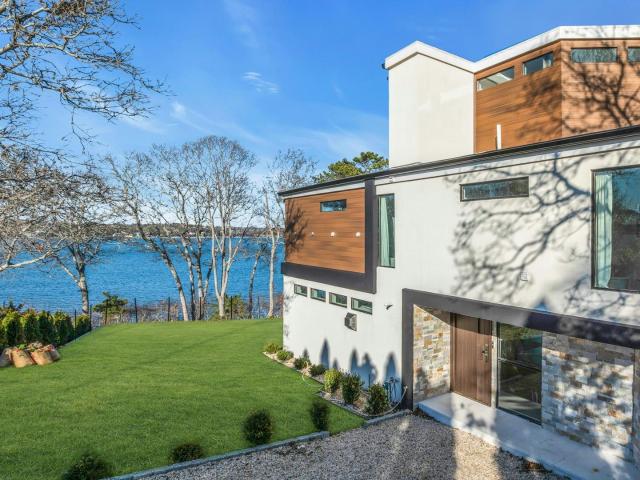 10 Bay View Drive
