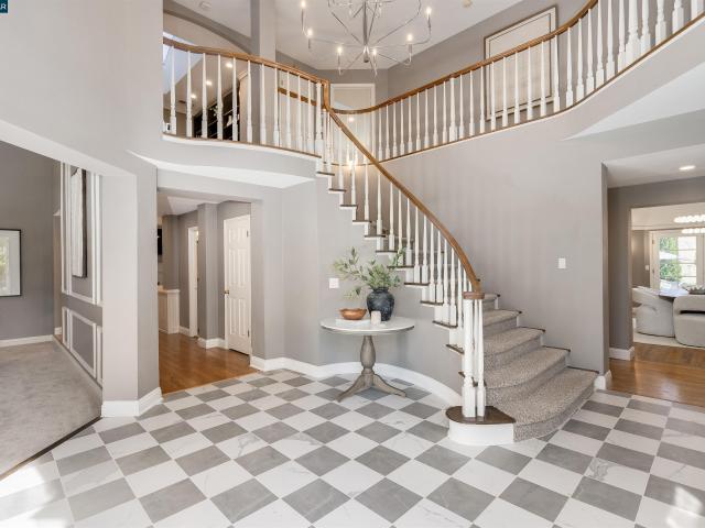 10 Bent Oak Ct