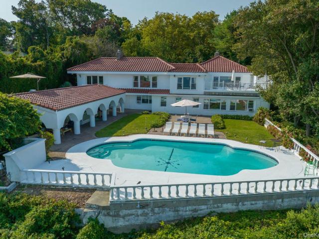 10 Beach Hill Road