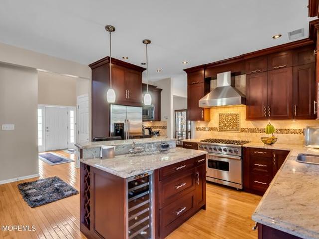 10 Beacon Pl, Old Bridge, NJ 08857