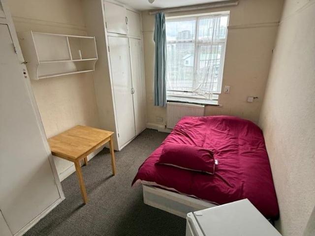 10 Bed Flat, Forty Avenue, HA9