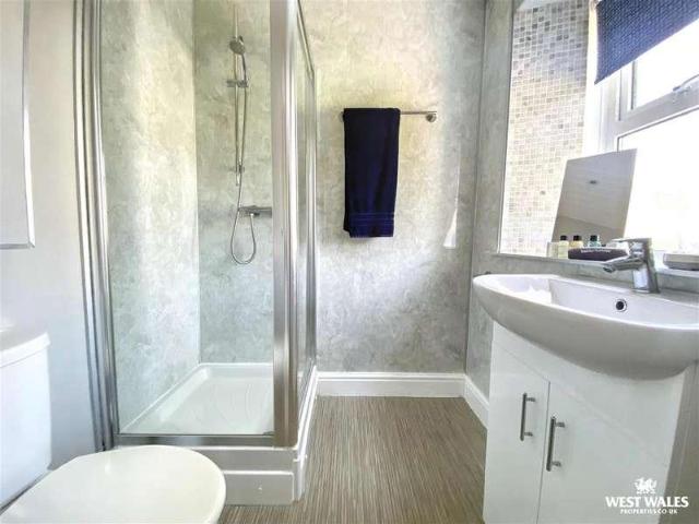 10 bed house for sale