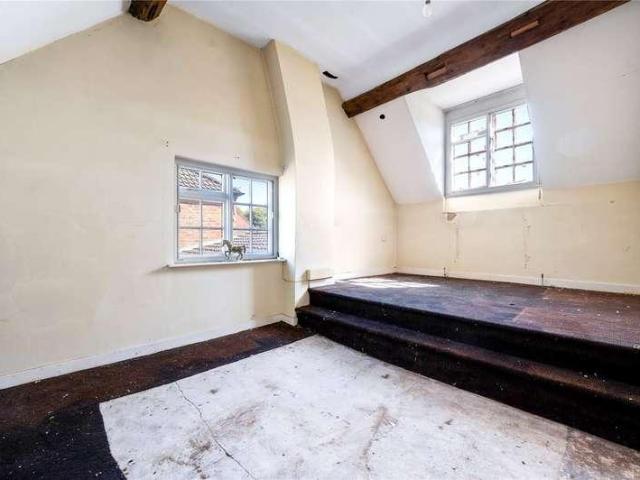 10 bed house for sale