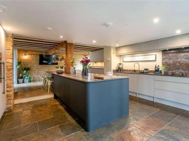 10 bed house for sale