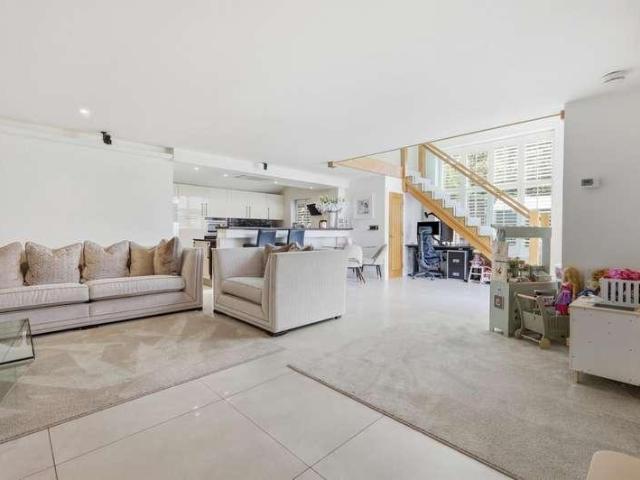 10 bed house for sale